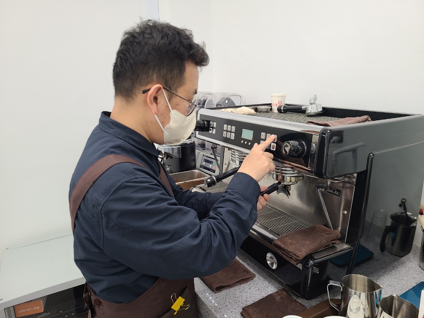 사진자료실 - 2023년 바리스타 교육 자격증반 8회기 진행 사진 입니다.